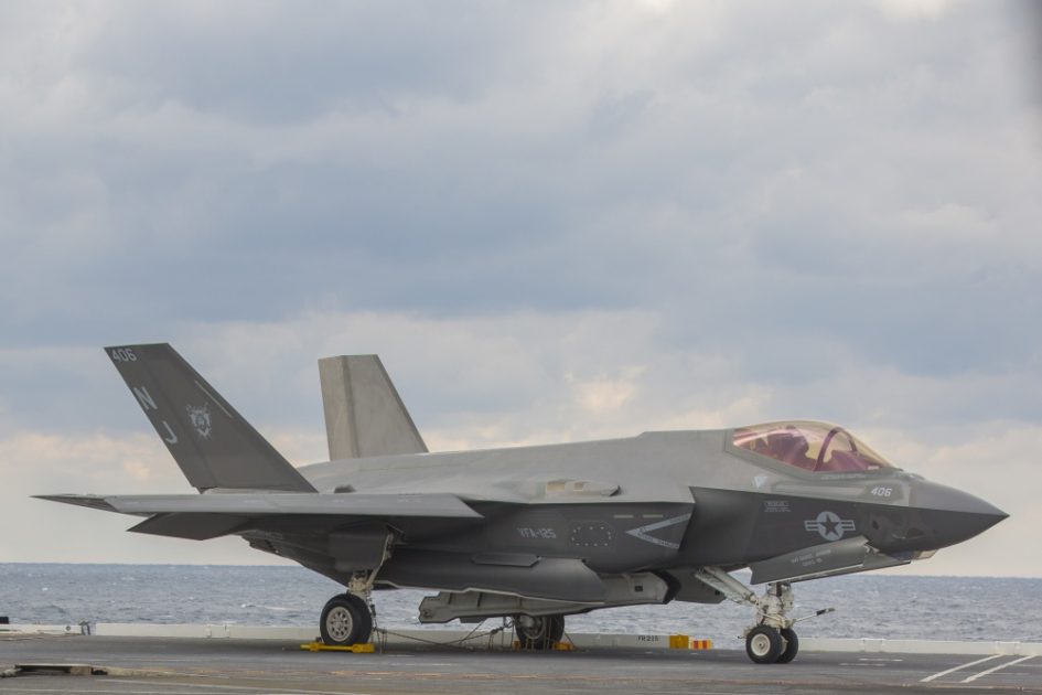 F-35C, Super Hornet Damaged During At-Sea Aerial Refueling - USNI News