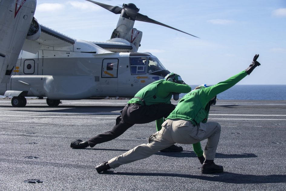VIDEO: New Navy CMV-22B Makes First Carrier Landing - USNI News