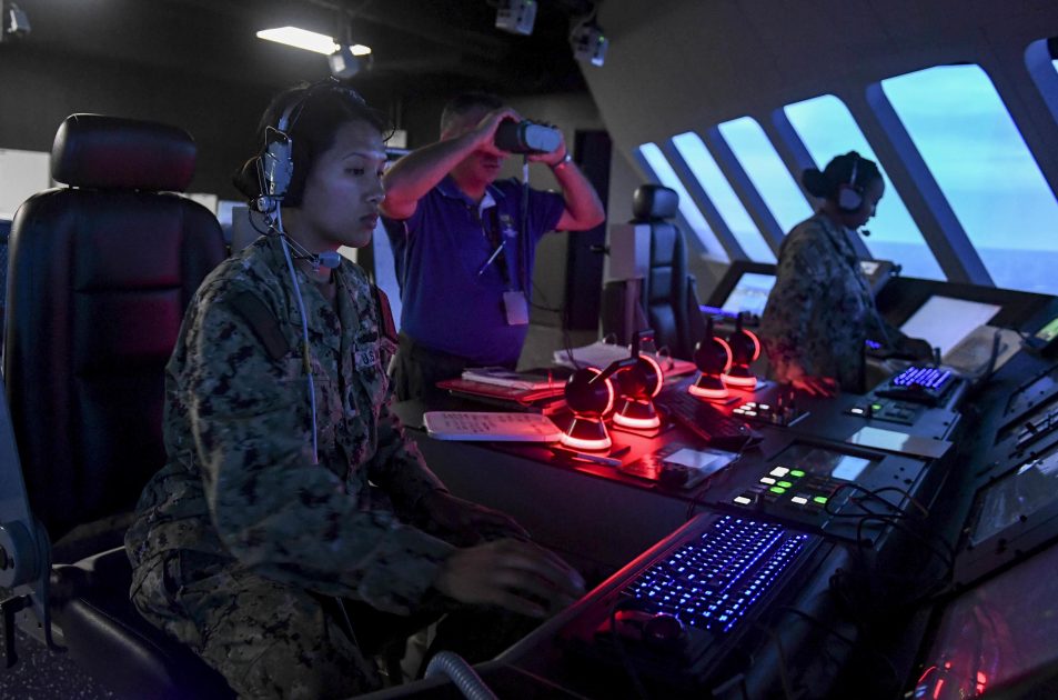 VIDEO: Navy Expanding Use of Virtual Trainers for Surface Ship Crews ...