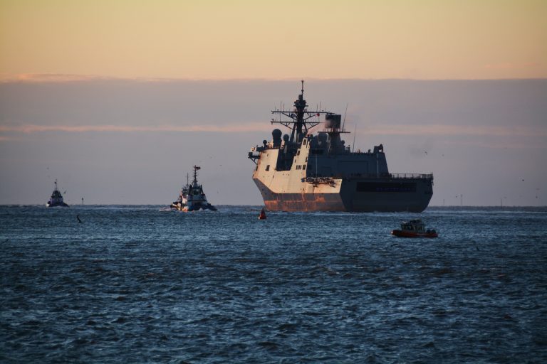 Navy and Marine Corps Debate Amphibious Ship Costs as Clash Over LPD-17 ...