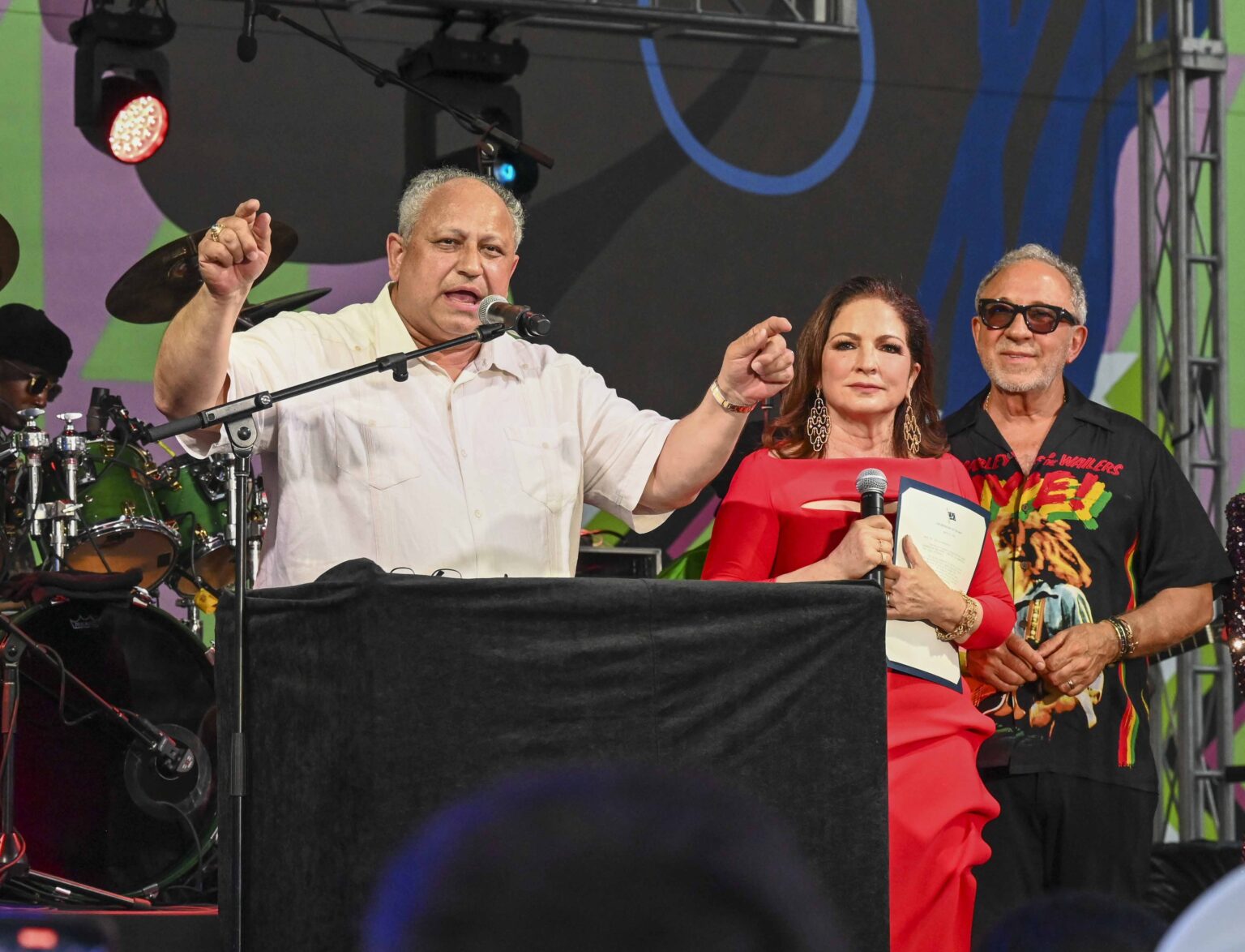 SECNAV Del Toro Names Virginia-class Attack Sub USS Miami, Singer ...