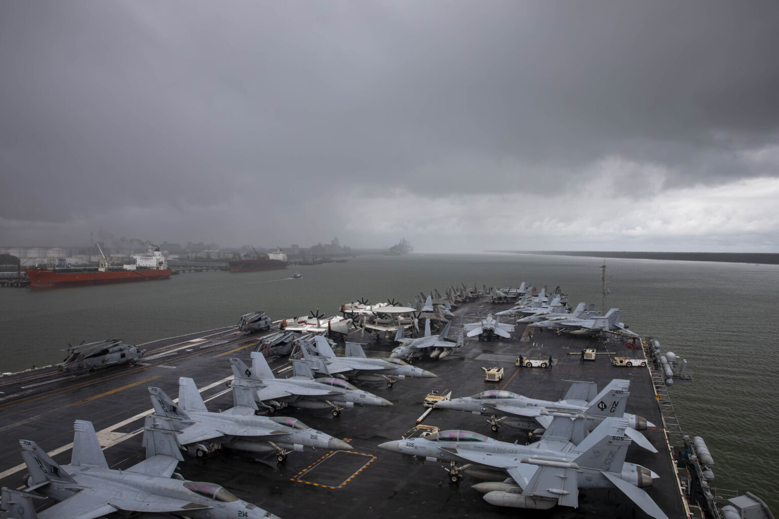 Carrier USS Abraham Lincoln Now in the South China Sea - USNI News