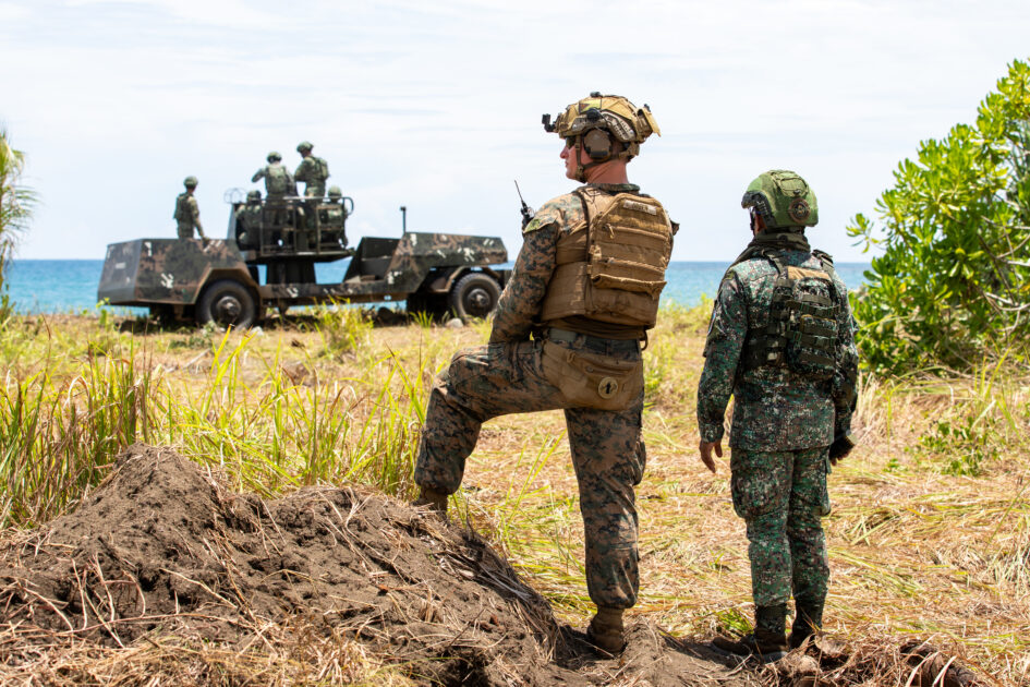 Philippines, U.S. and Australian Forces Simulate Amphibious Invasion in ...